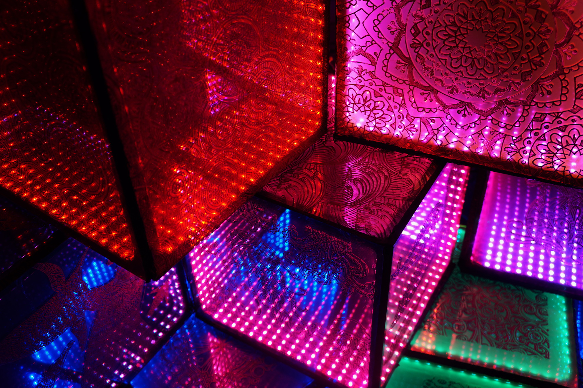 Led-Finity - Based in Haarlem, the Netherlands. Infinity cubes and ...