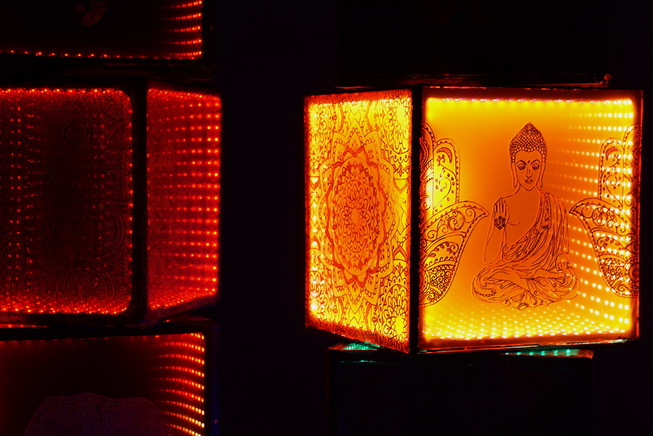 Led-Finity - Based in Haarlem, the Netherlands. Infinity cubes and ...