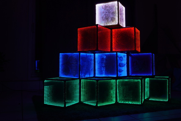 Led-Finity - Based in Haarlem, the Netherlands. Infinity cubes and ...